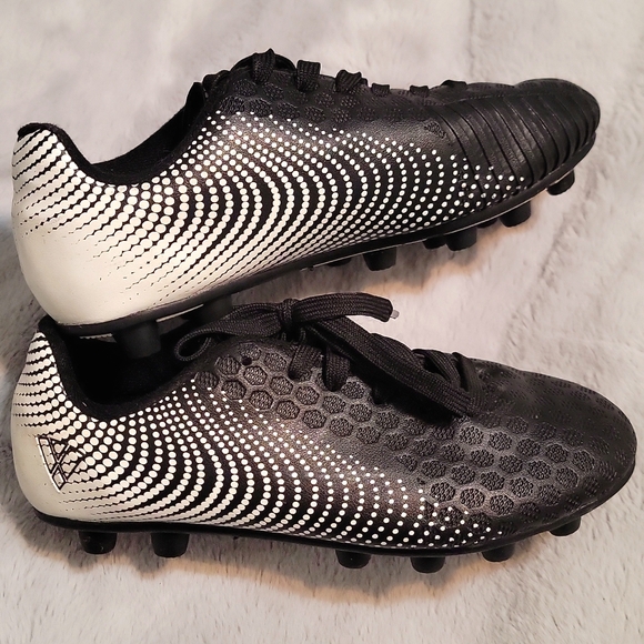 Vizari | Shoes | 33 Youth Stealth Fg Cleats | Poshmark